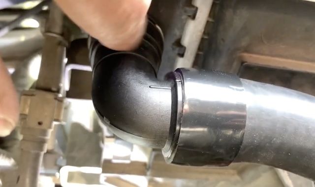 How To Diagnose A Failing Radiator Hose: Common Radiator Hose Problems ...