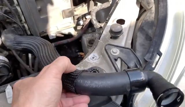 How To Diagnose A Failing Radiator Hose: Common Radiator Hose Problems ...